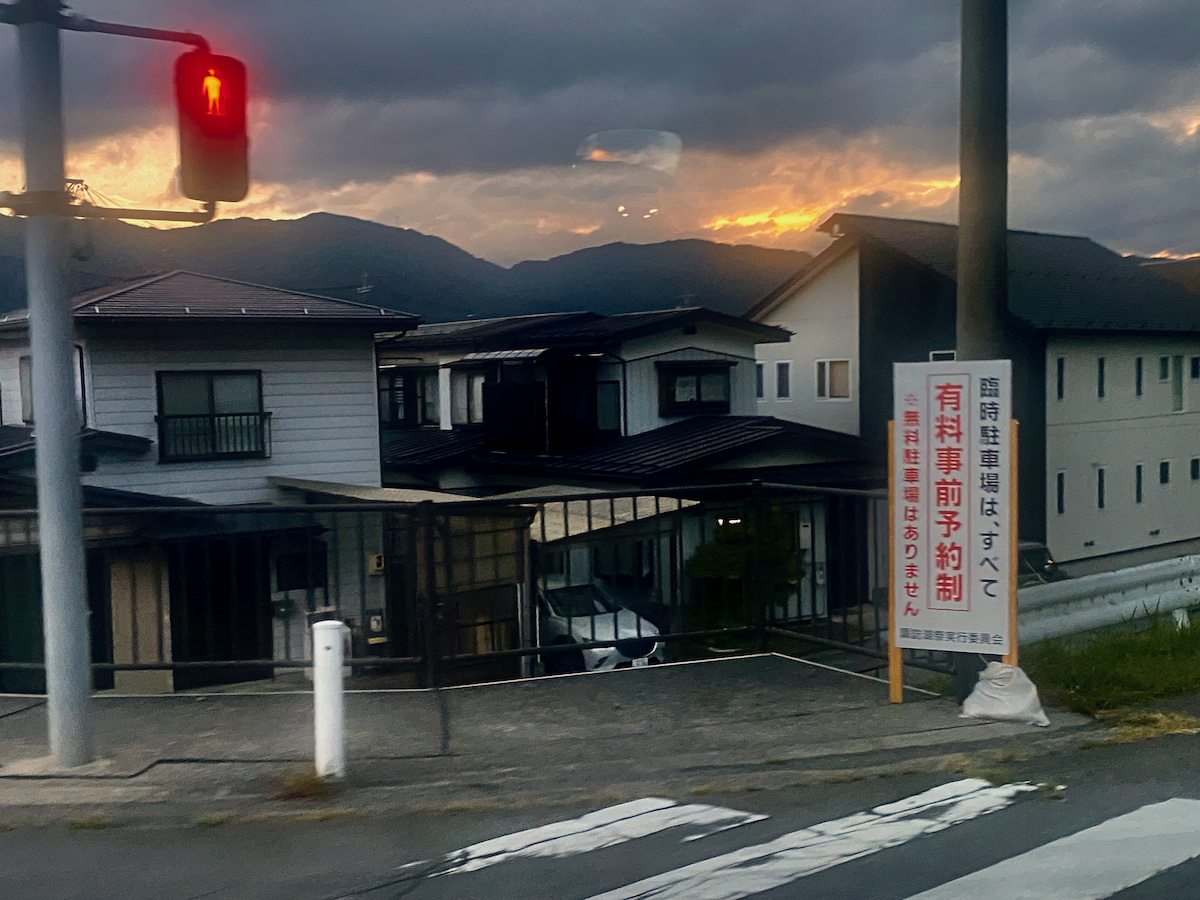 深夜の駐車場待ちがまさかのゼロに。第75回諏訪湖祭湖上花火大会、予約制駐車場運営の裏側をレポート！|akipedia