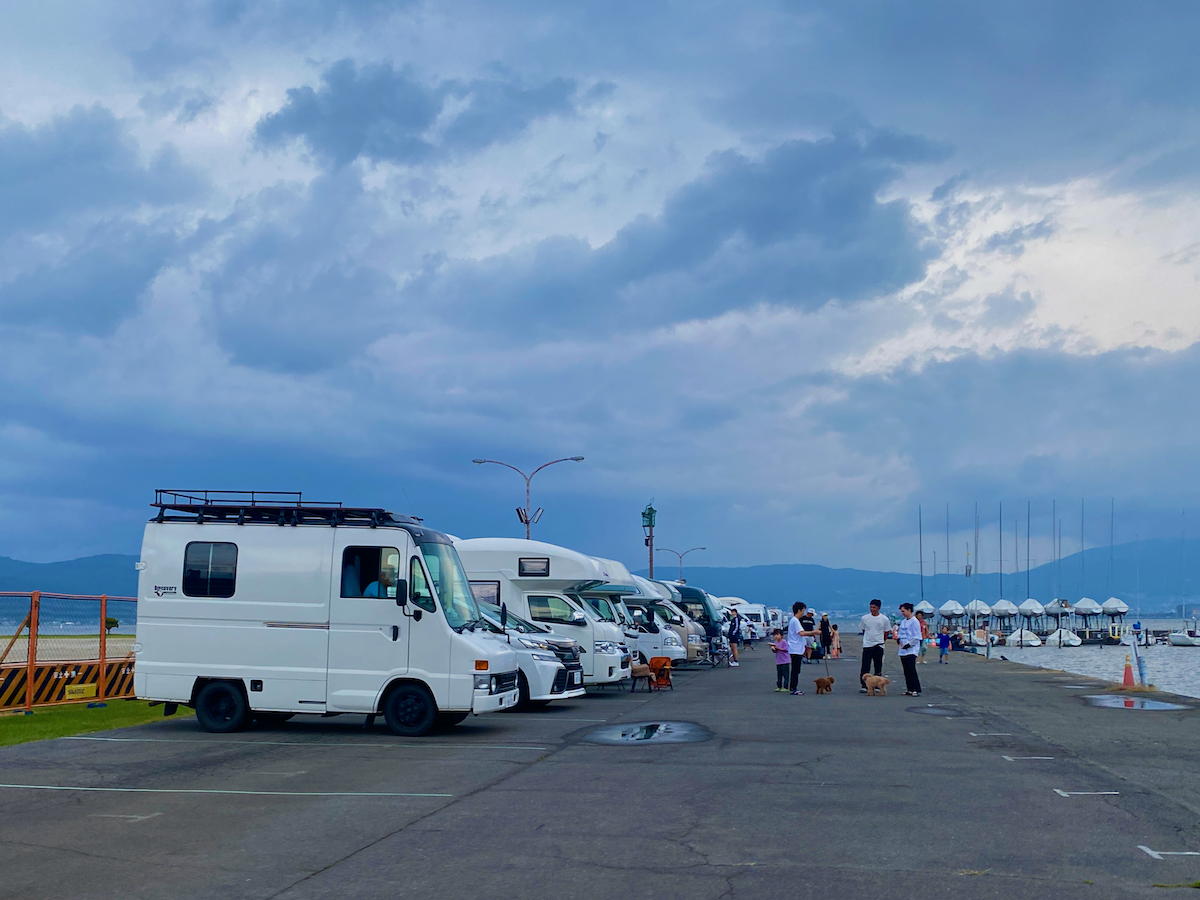 深夜の駐車場待ちがまさかのゼロに。第75回諏訪湖祭湖上花火大会、予約制駐車場運営の裏側をレポート！|akipedia
